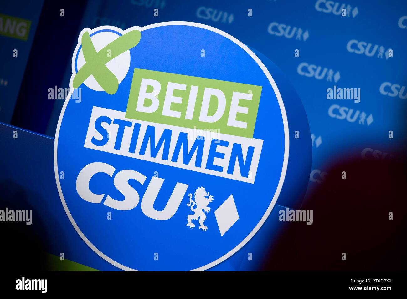 Logo an der wand hi-res stock photography and images - Alamy