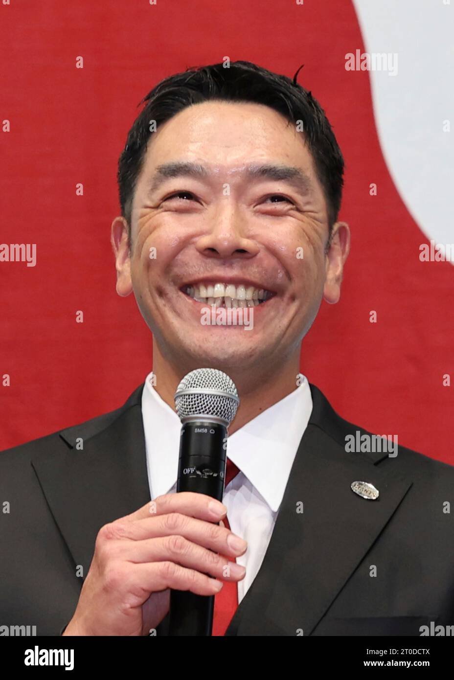 Shinnosuke Abe, new manager of Yomiuri Giants, attends a press ...