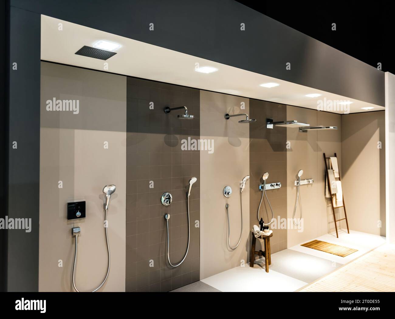 Comprehensive showcase hi-res stock photography and images - Alamy