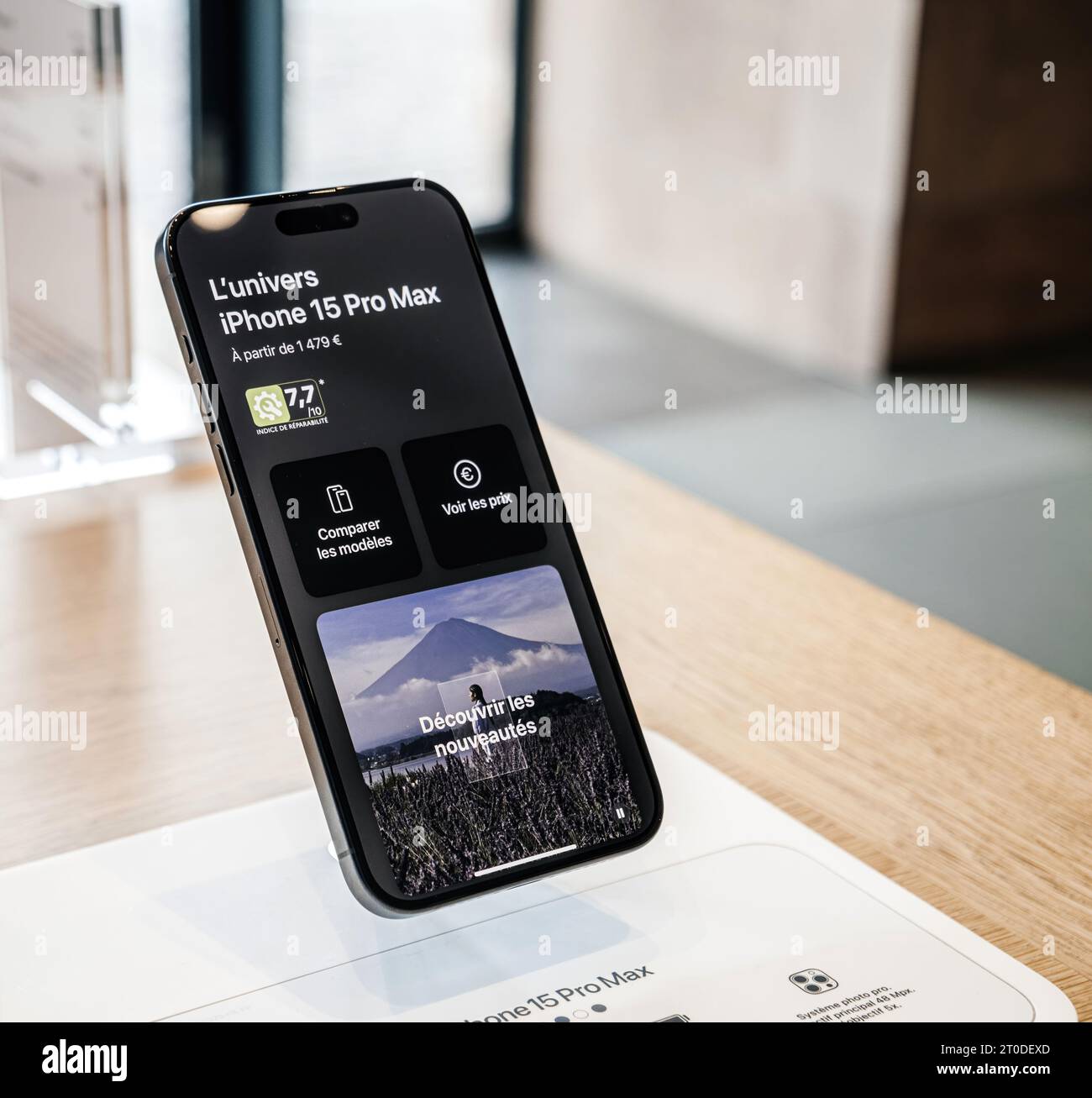 Attention grabbing visual hi-res stock photography and images - Alamy