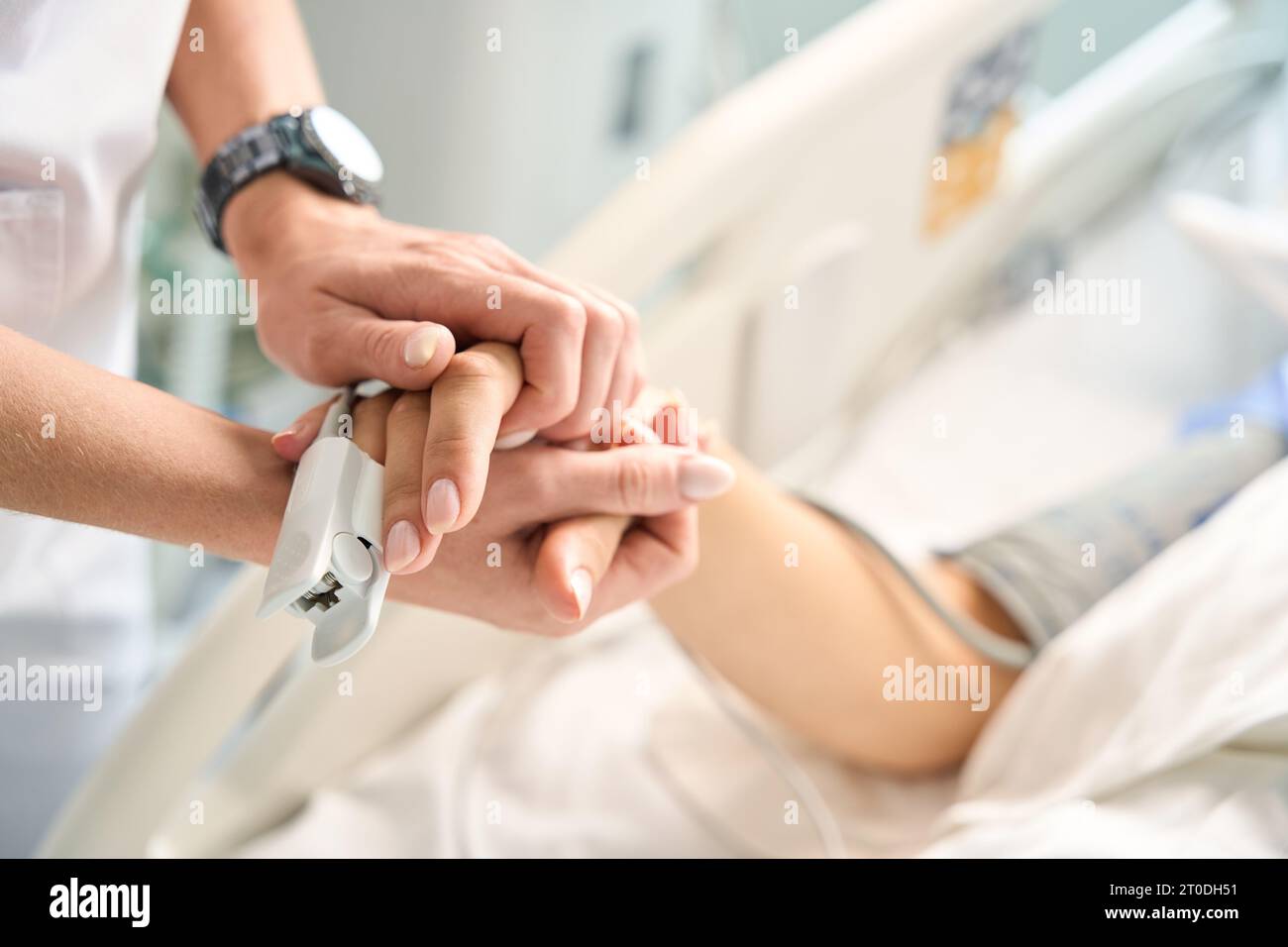 Medical staff attending patients hi-res stock photography and images ...