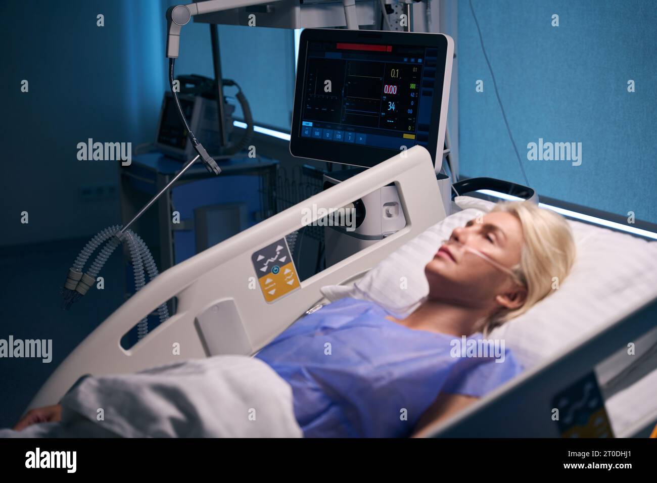 Hospital post operative recovery room hi-res stock photography and ...
