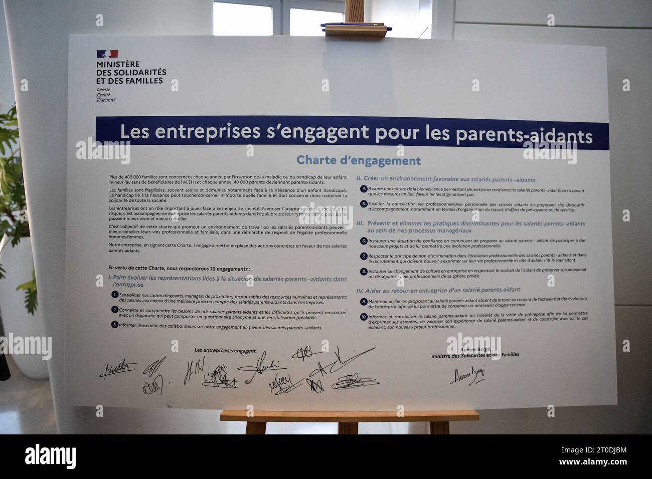 Paris, France. 06th Oct, 2023. This photograph shows the commitment ...