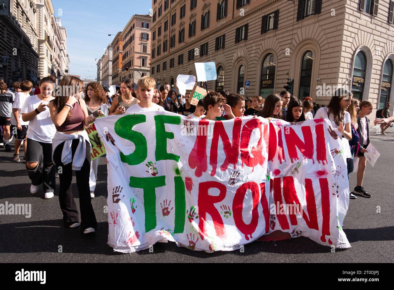 Rome, RM, Italy. 6th Oct, 2023. 5000 students on school strike for ...
