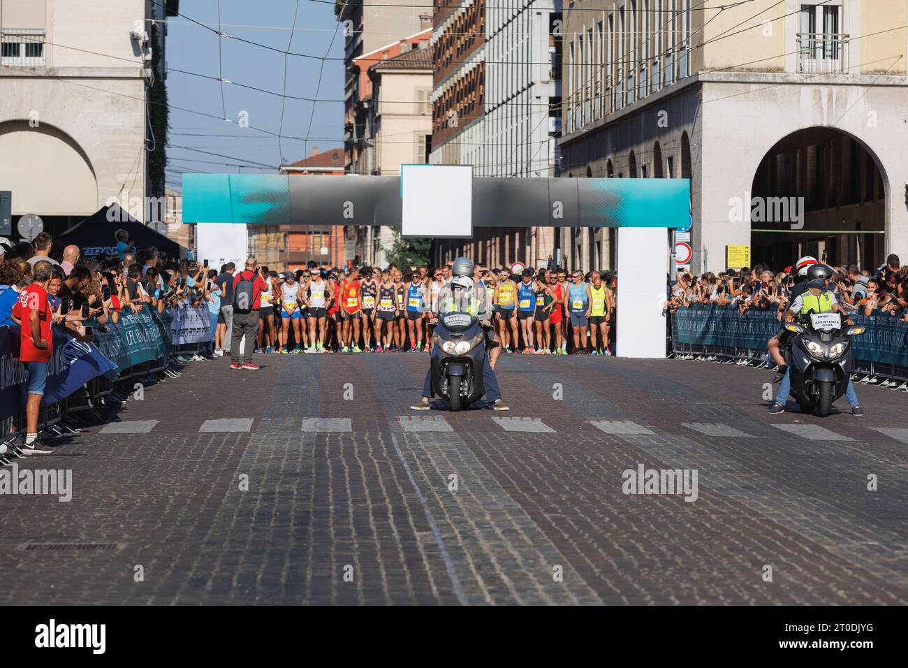 Urban starting line hi-res stock photography and images - Alamy