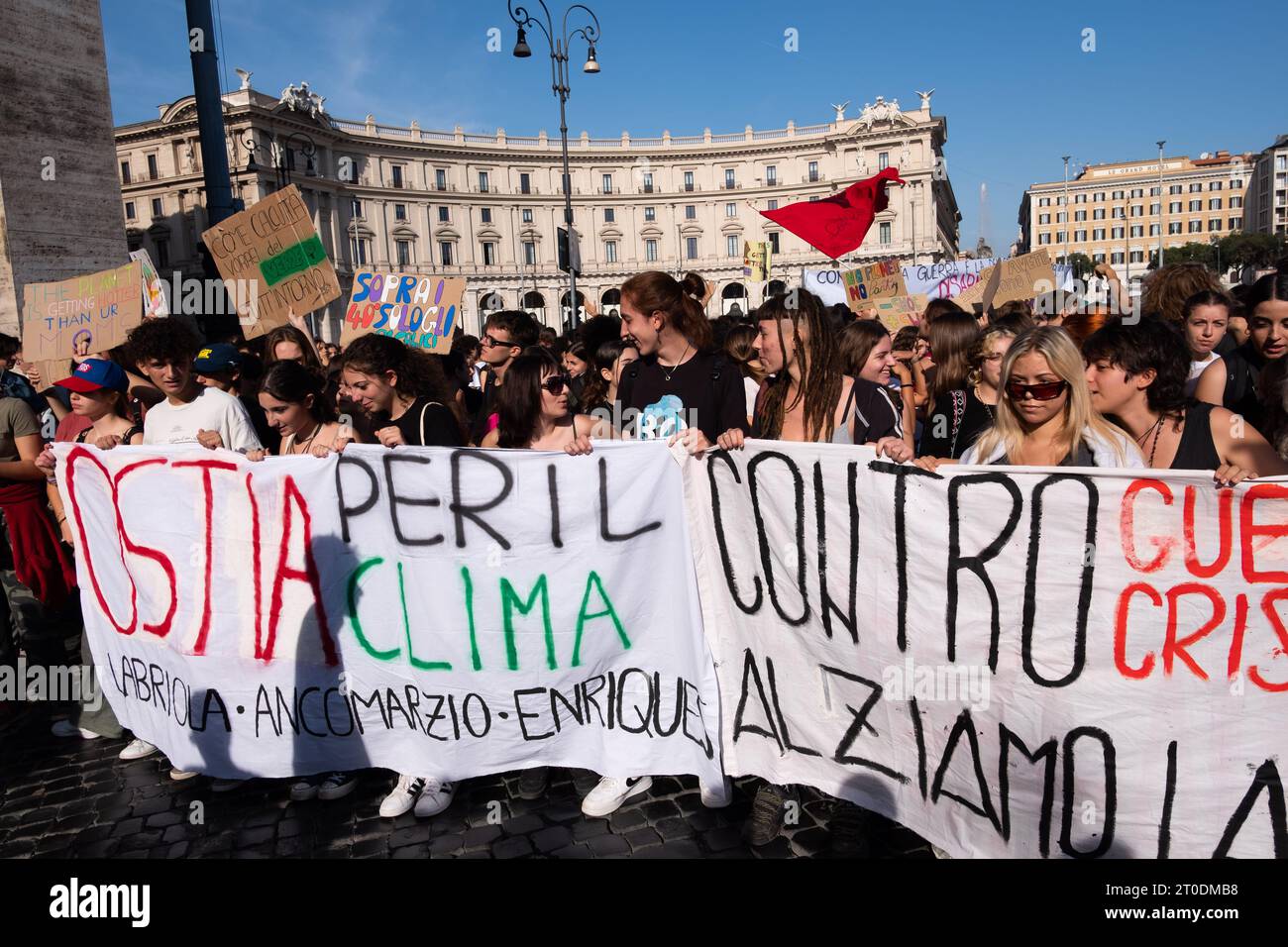 Rome, RM, Italy. 6th Oct, 2023. 5000 students on school strike for ...