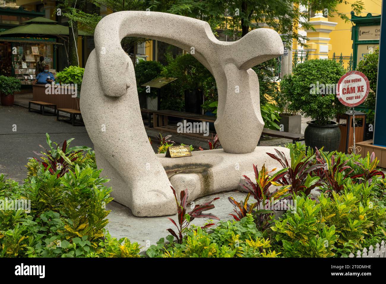 Thinking sculpture hi-res stock photography and images - Alamy