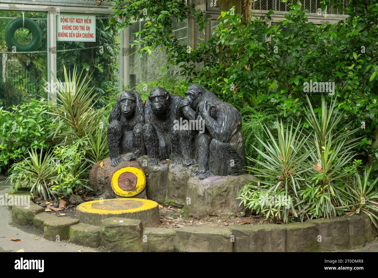 Chimpanzee statue at Saigon Zoo and Botanical Garden, Ho Chi Minh City ...
