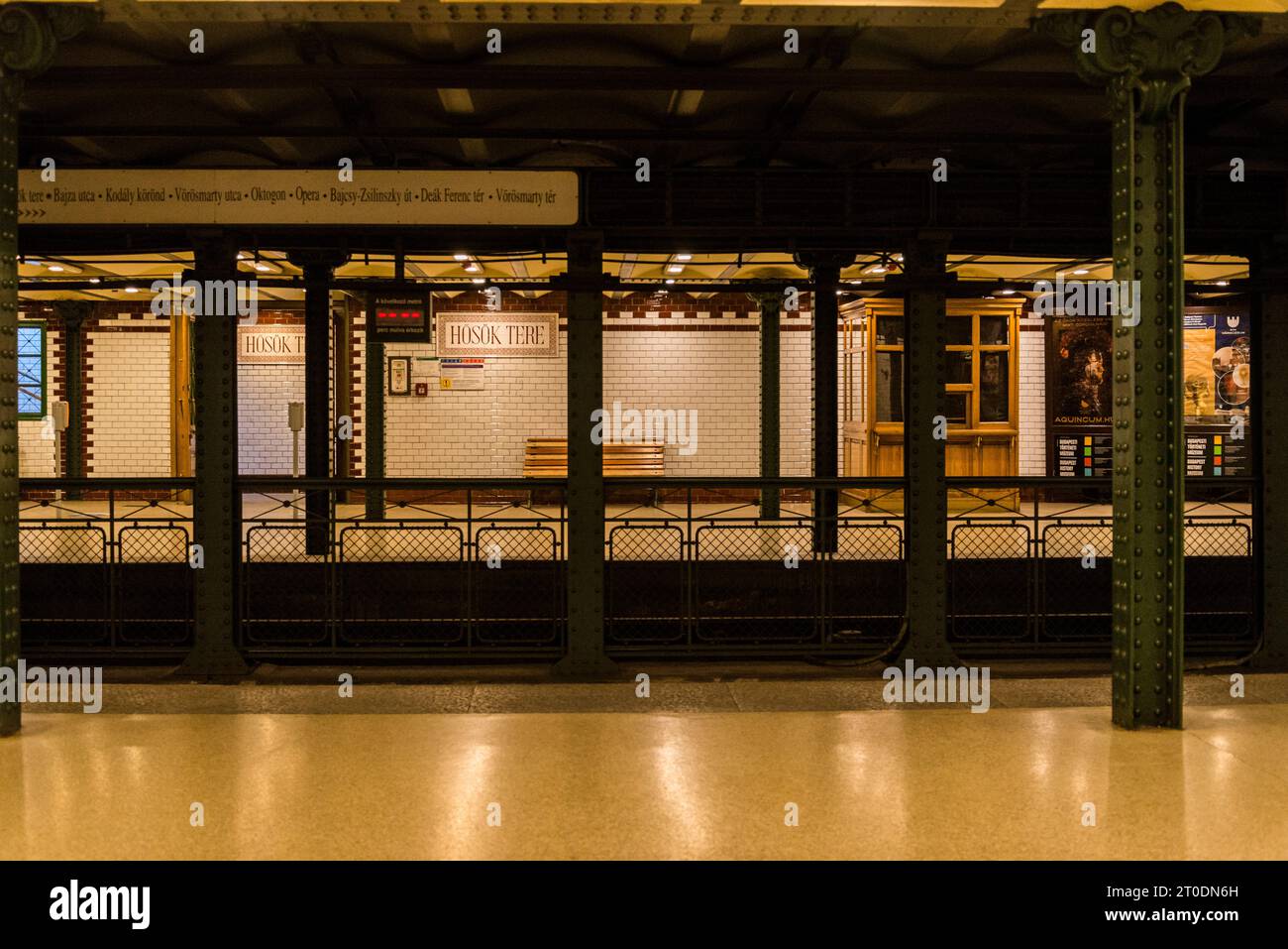 Hook Tere station of the Metro Line M1, the older metro line in the ...