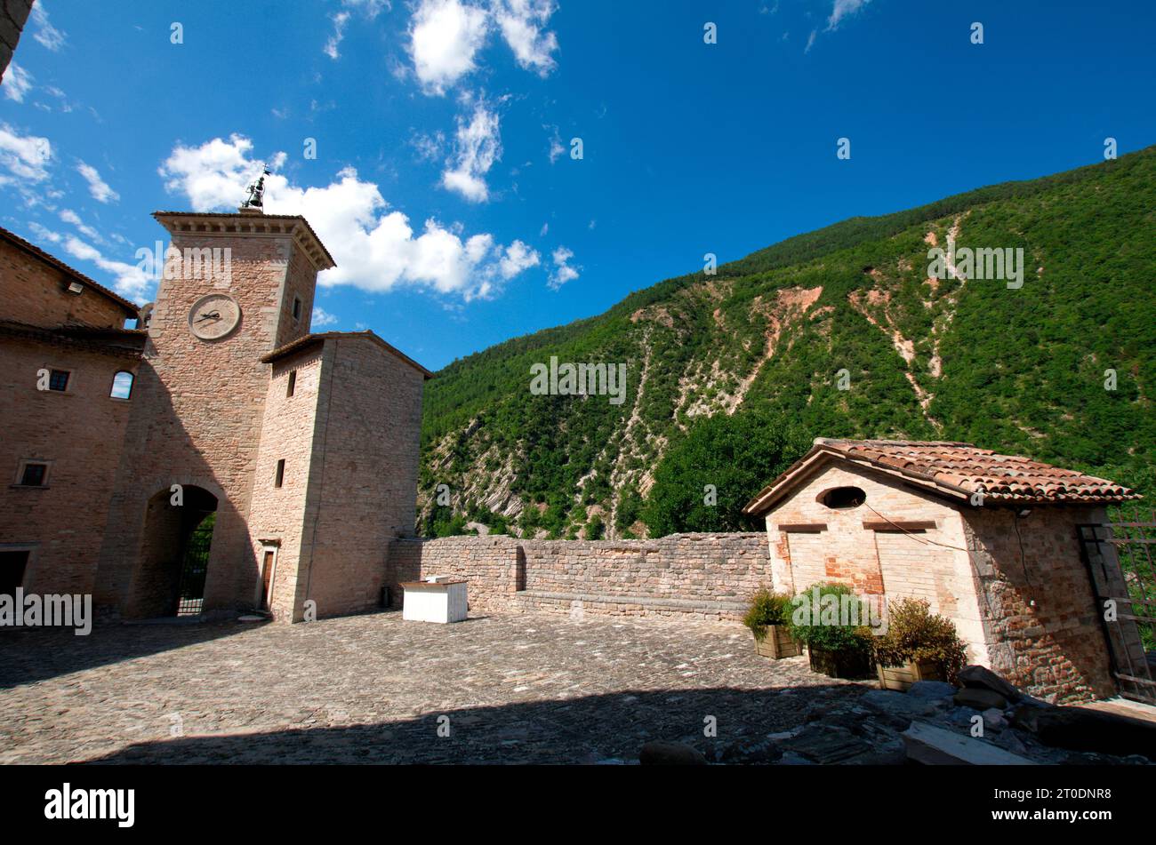 Finestre del castello hi-res stock photography and images - Alamy