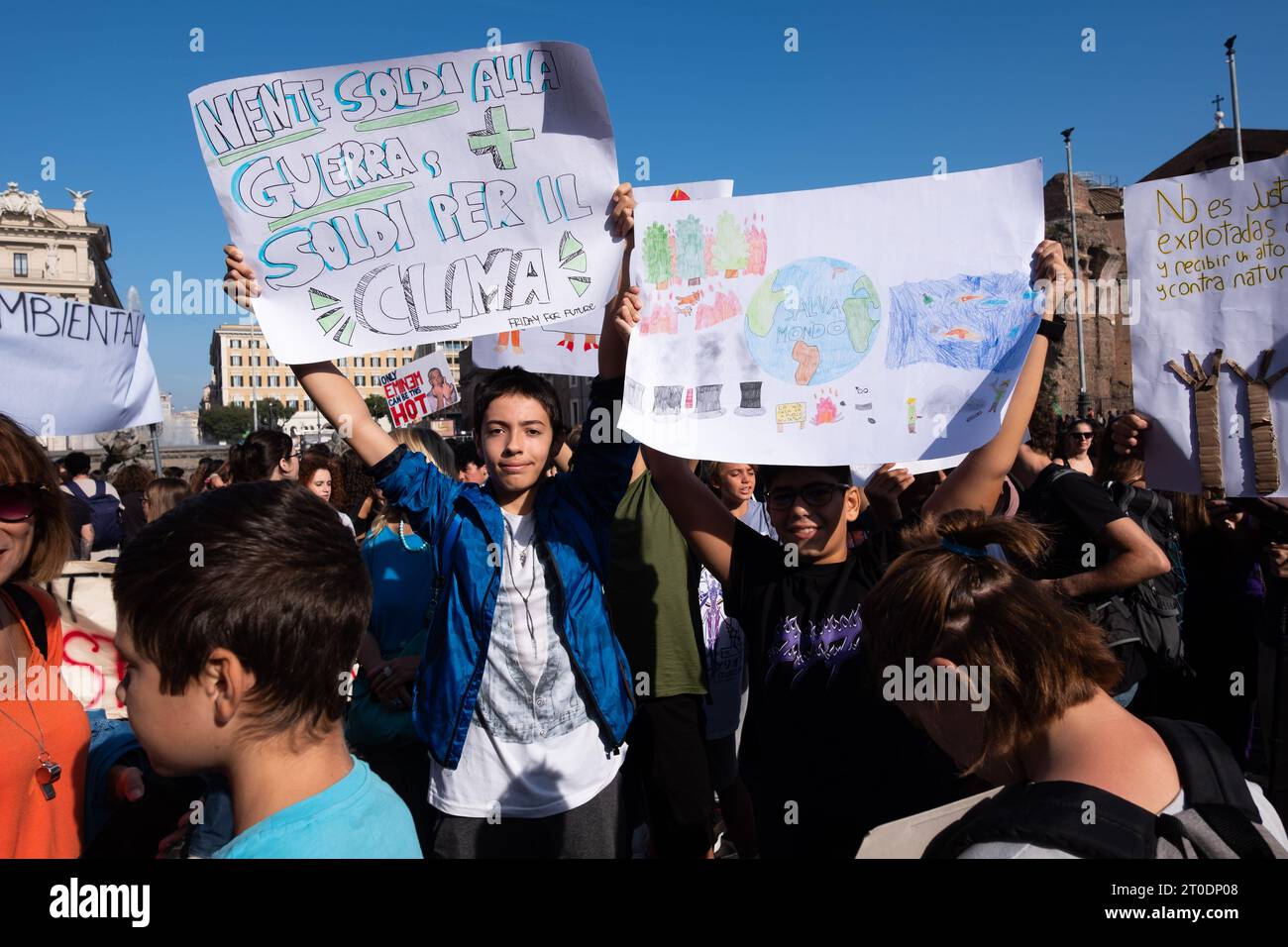 Rome, RM, Italy. 6th Oct, 2023. 5000 students on school strike for ...