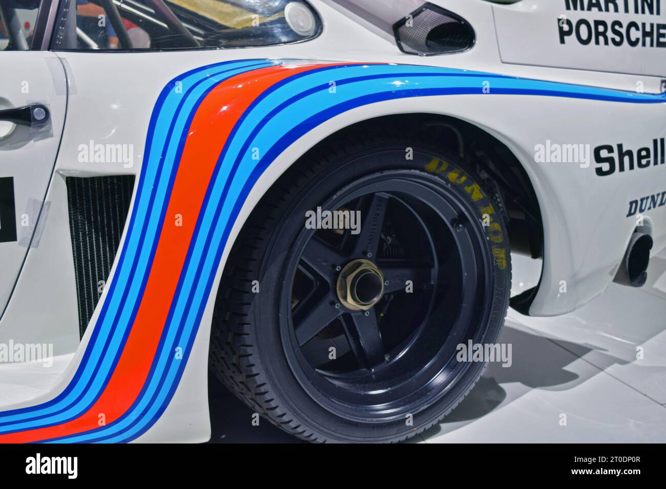 Porsche 911 side view hi-res stock photography and images - Alamy