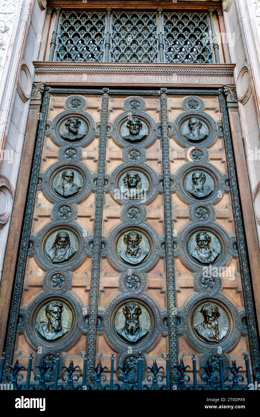 The facade door, St Stephen’s Basilica, Budapest, Hungary Stock Photo ...