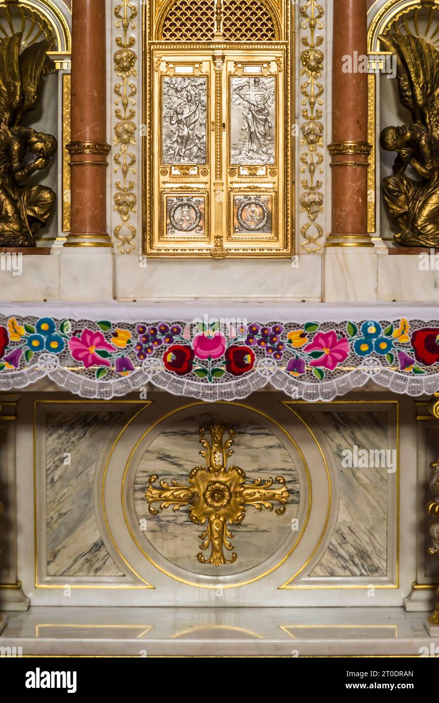 Side altar in the iconic St Stephen’s Basilica, Budapest, Hungary Stock ...