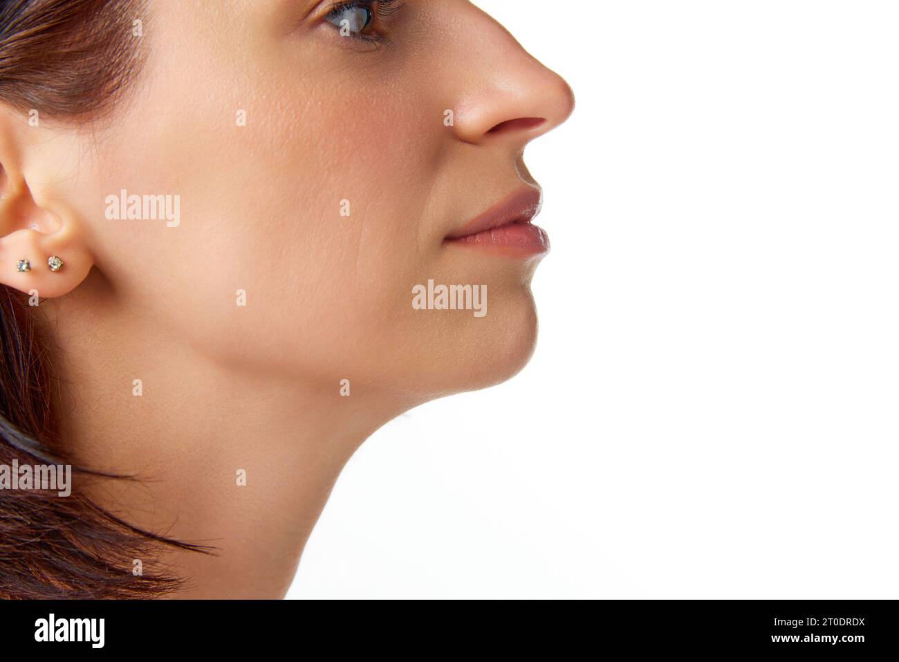 Close-up cropped photo of brunette good-looking woman face, eyes, nose ...