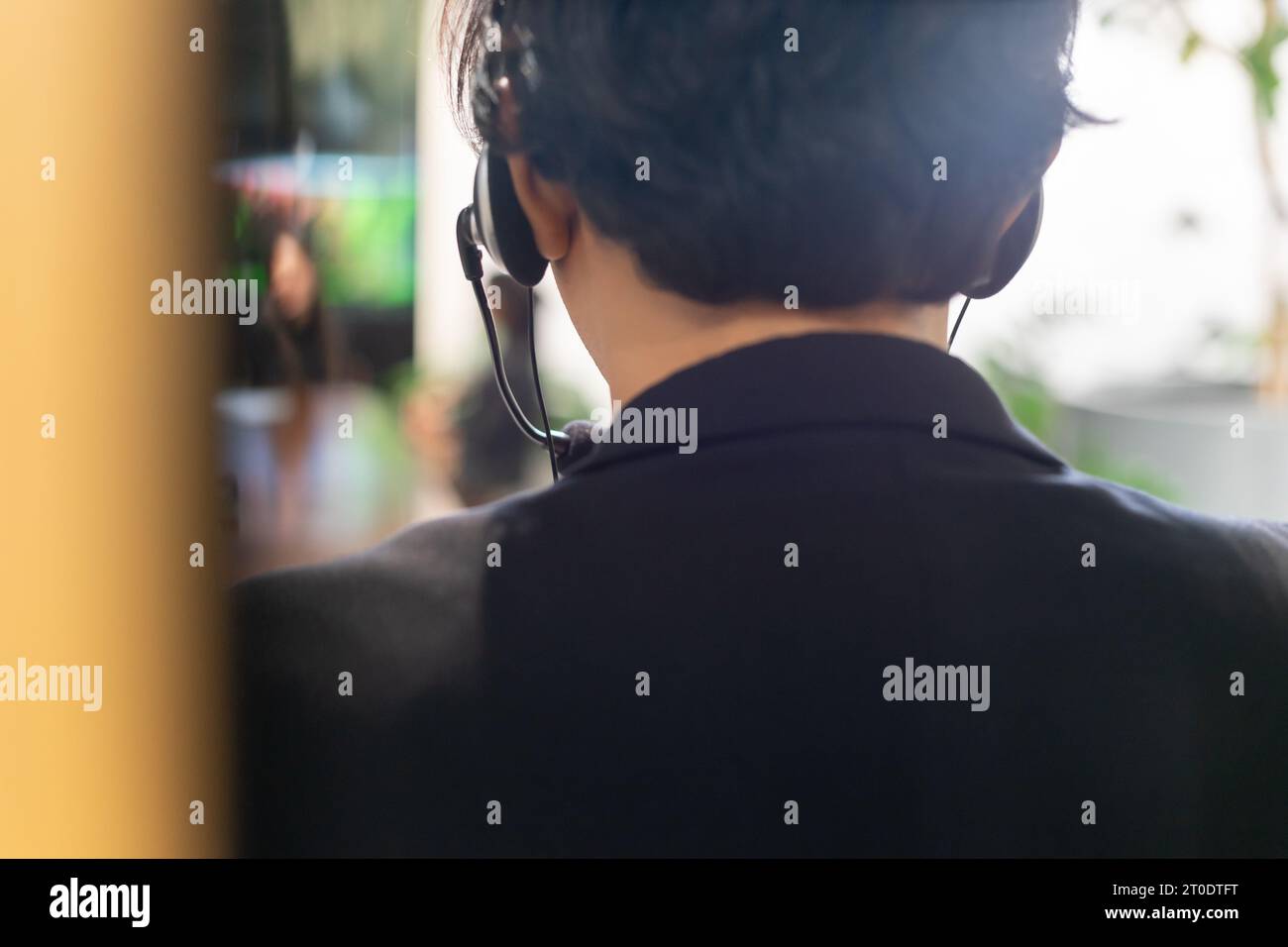 Using a headset microphone hi-res stock photography and images - Alamy