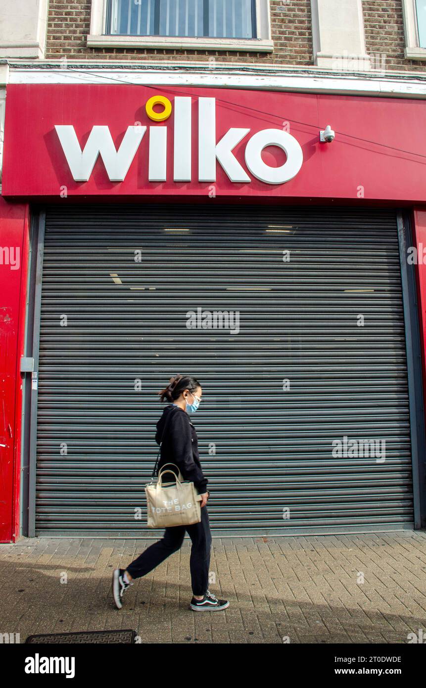 London, UK. 6th Oct, 2023. Shutters come down for Wilko in Tooting as ...