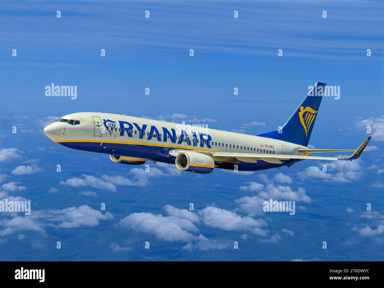 737 max aircraft in flight hi-res stock photography and images - Alamy