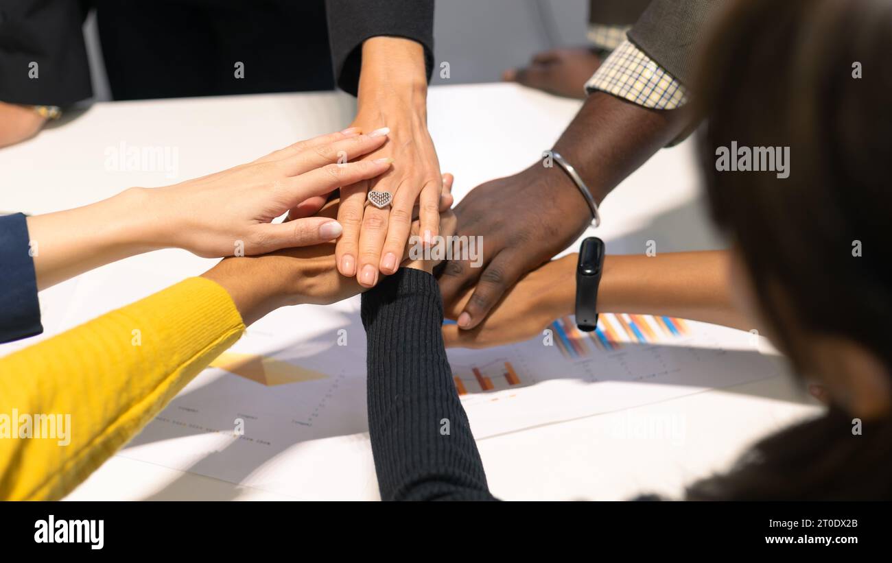 Teamwork moment hi-res stock photography and images - Alamy