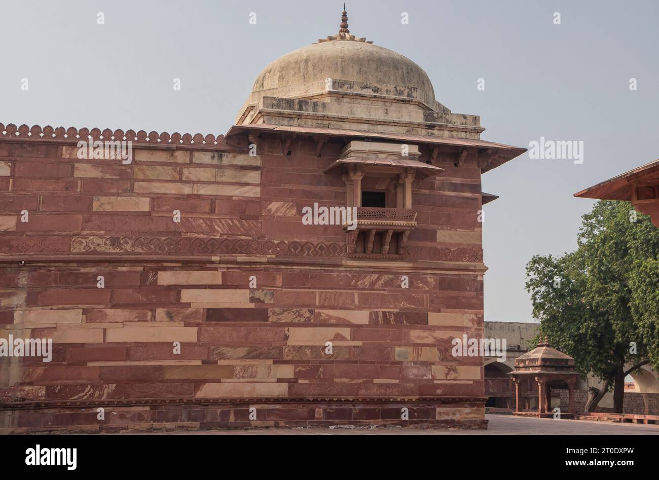 Unique dome and ancient Redstone wall of an Indian fort Stock Photo - Alamy