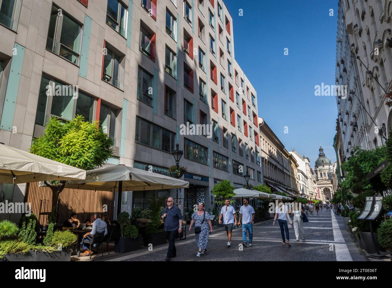 Office building budapest hungary hi-res stock photography and images ...
