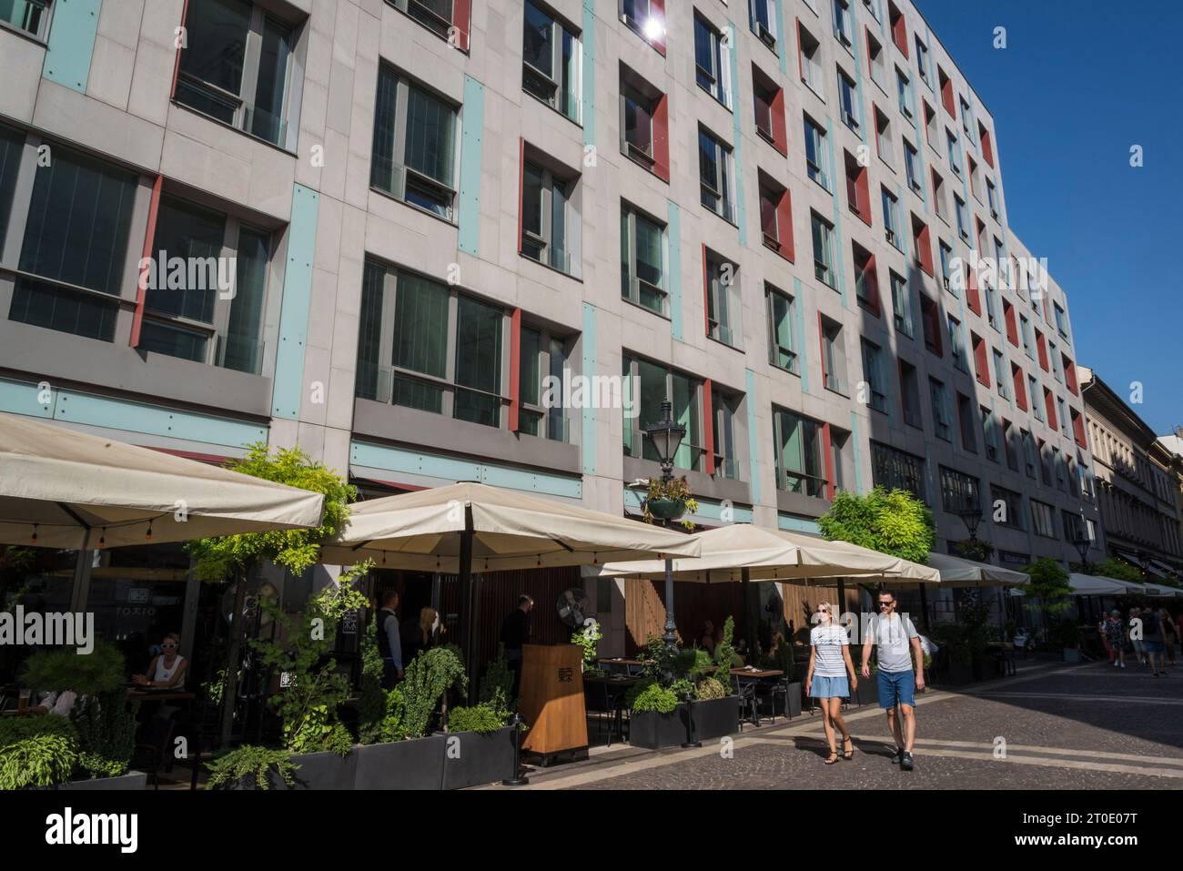 Office building budapest hungary hi-res stock photography and images ...