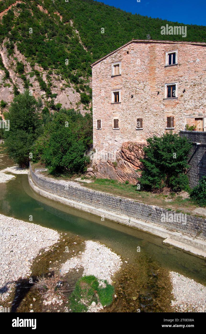 Panorama del centro storico di Piobbico Stock Photo - Alamy