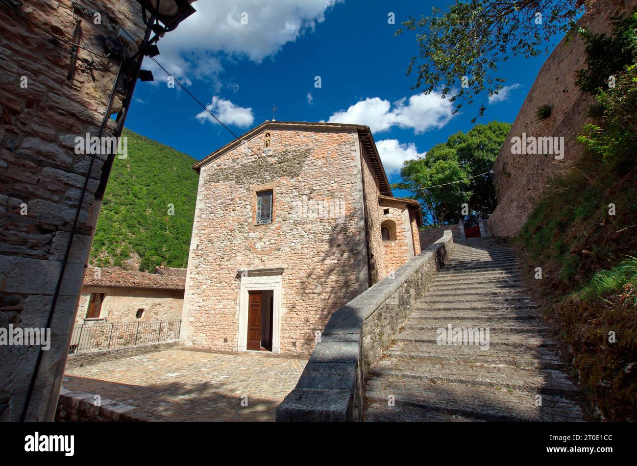 Panorama del centro storico di Piobbico Stock Photo - Alamy