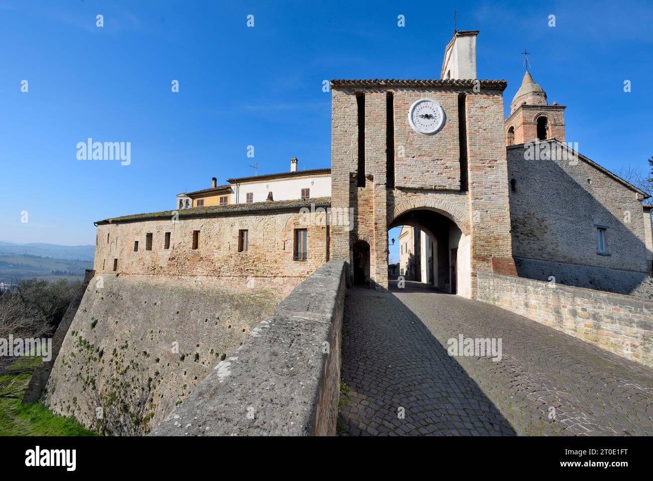 Entrance to the fortified castle hi-res stock photography and images ...