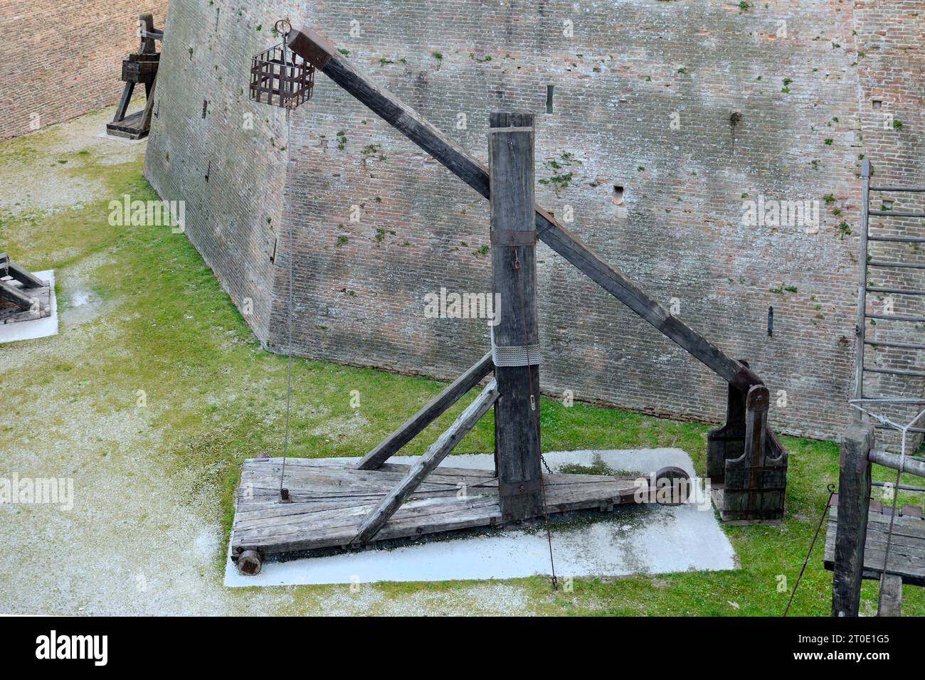 Mondavio (Marche - Pu). valley of the fortress, reconstruction of a war ...