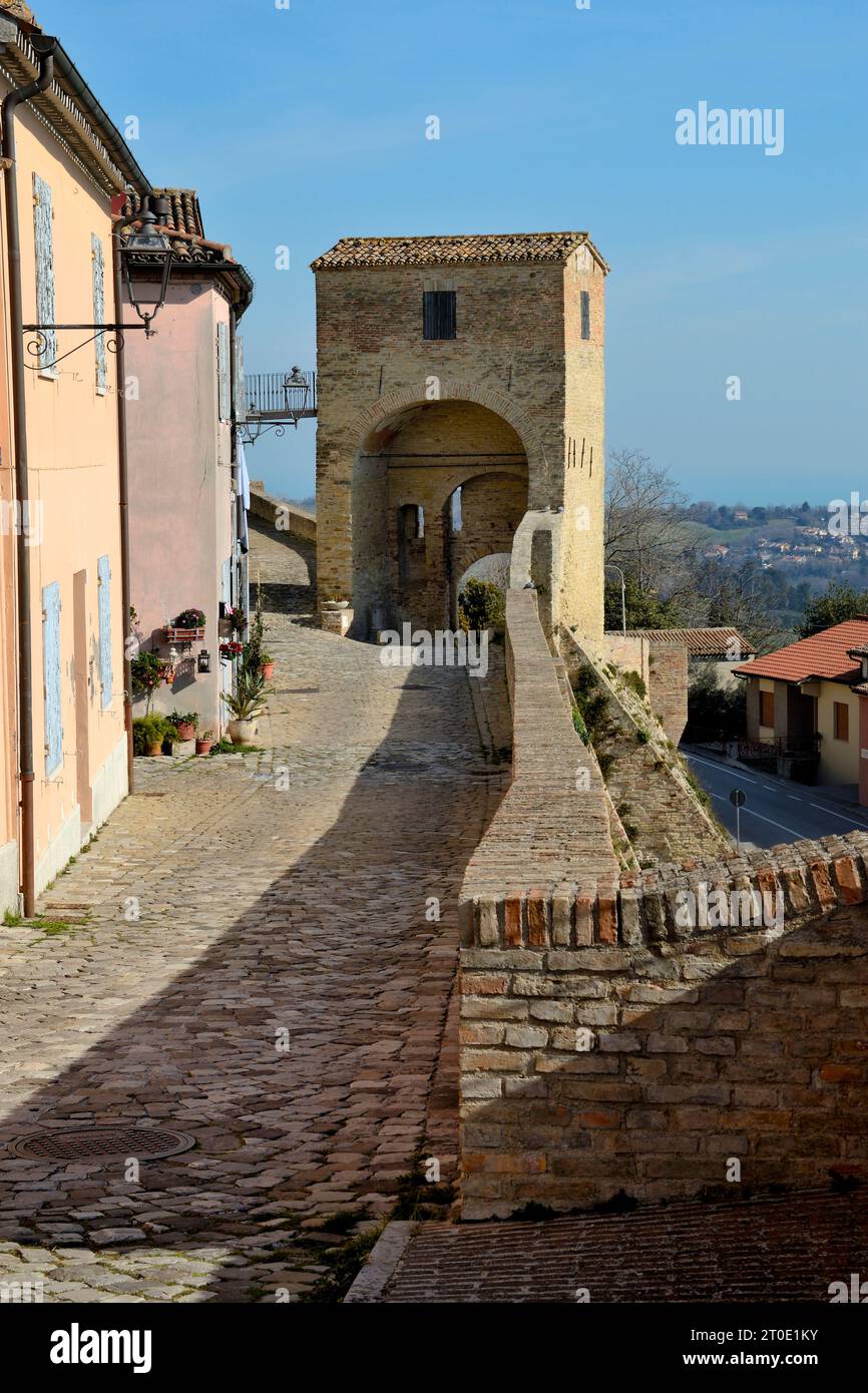 Entrance to the fortified castle hi-res stock photography and images ...