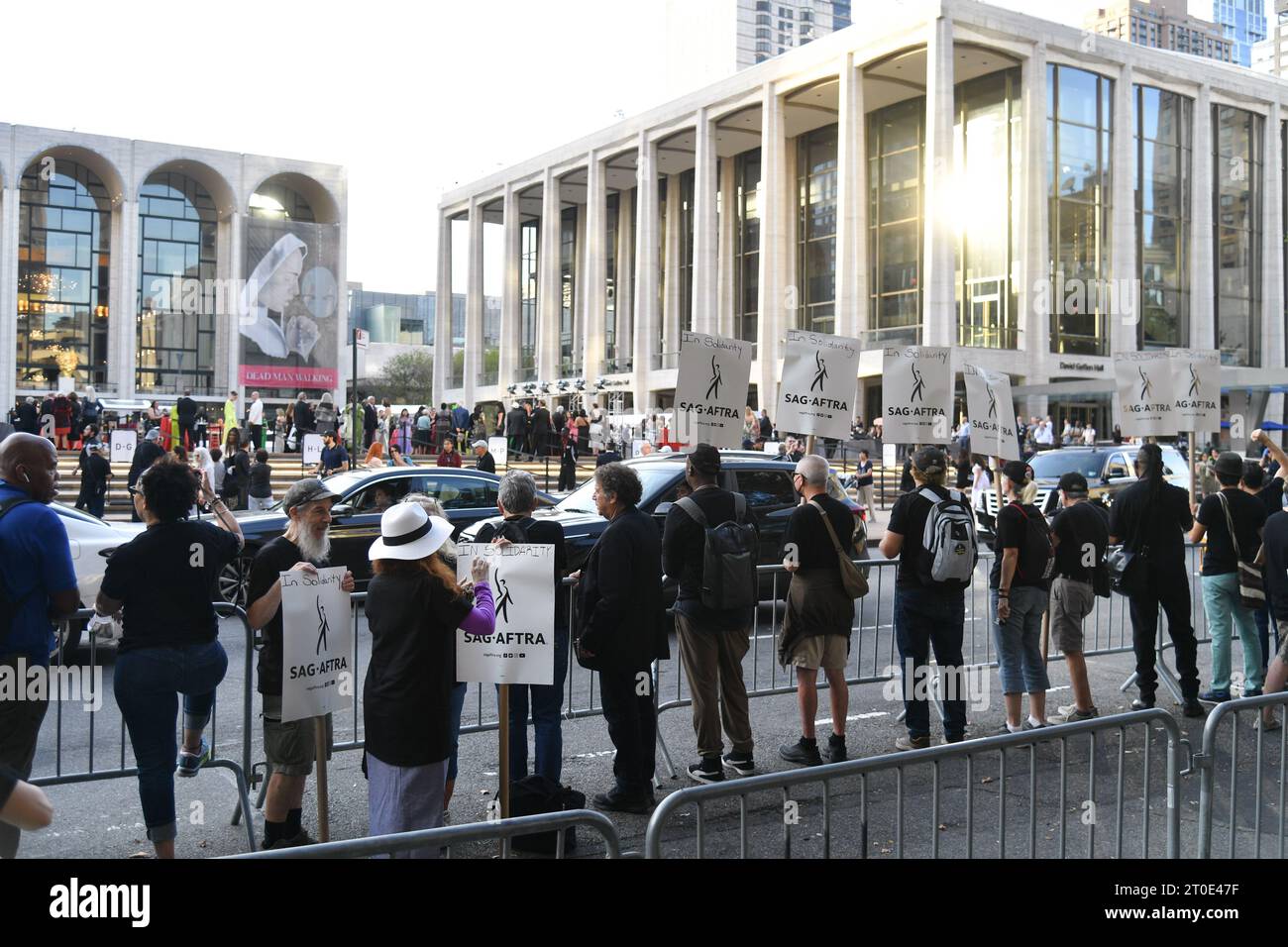 SAG-AFTRA members strike outside the New York City Ballet's 2023 Fall ...