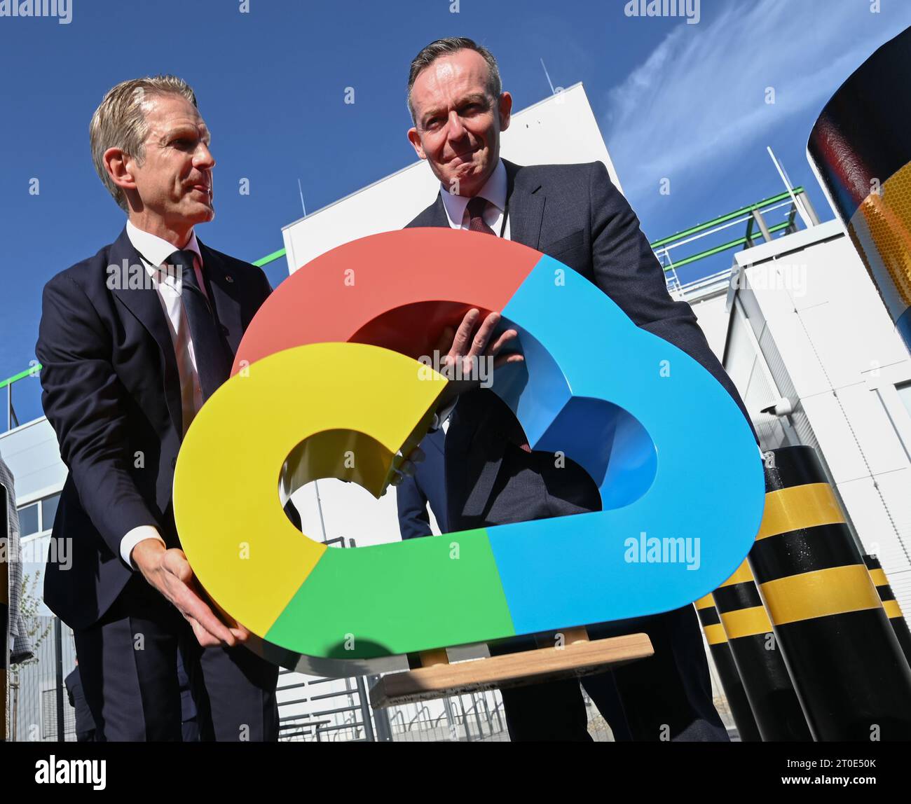 Hanau, Germany. 06th Oct, 2023. Daniel Holz (l), Vice President North ...