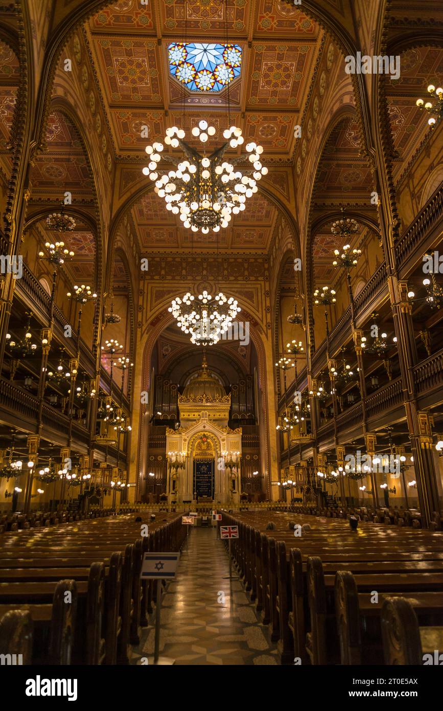 Dohány Street Synagogue, second-largest synagogue in the world ...