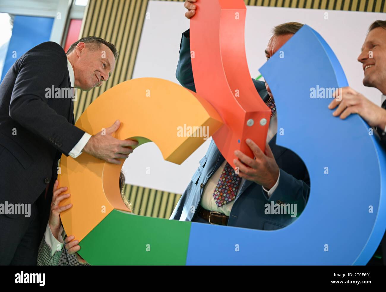 Hanau, Germany. 06th Oct, 2023. Volker Wissing (FDP, l-r), Federal ...