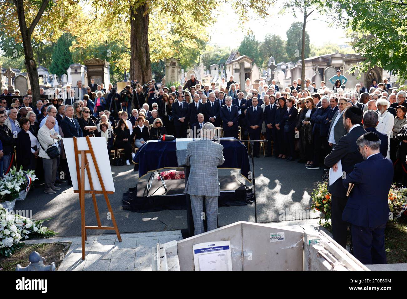 Paris, France. 06th Oct, 2023. Alain Duhamel speaks during the funeral ...