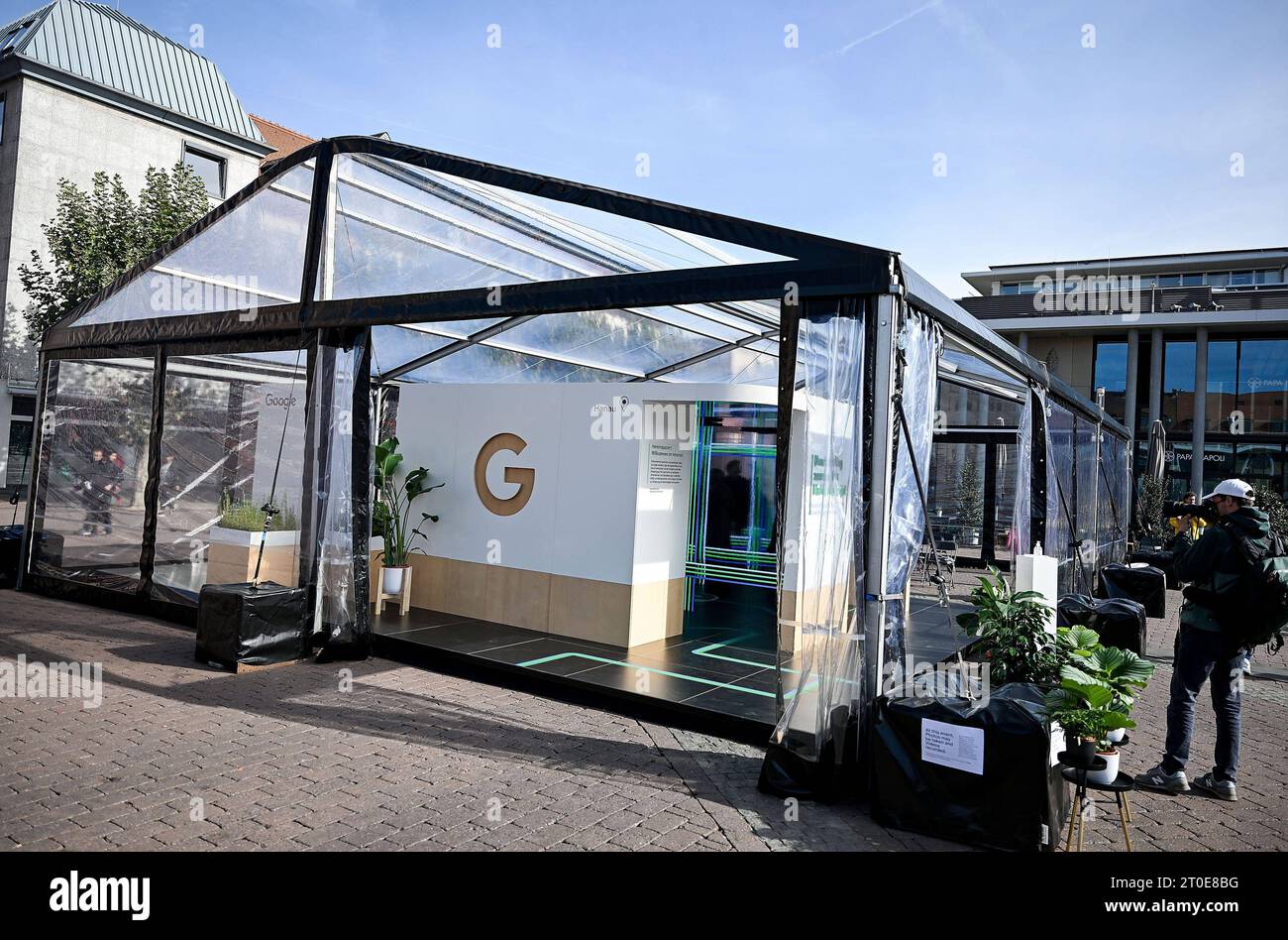 Google cloud data center hi-res stock photography and images - Alamy