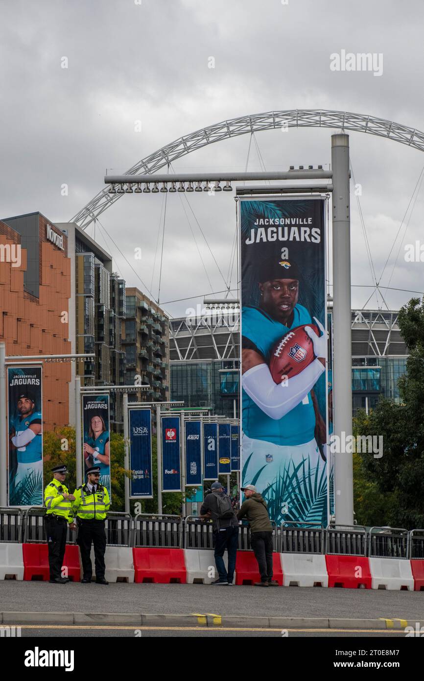 Fans walking from Wembley station to the stadium for the American ...