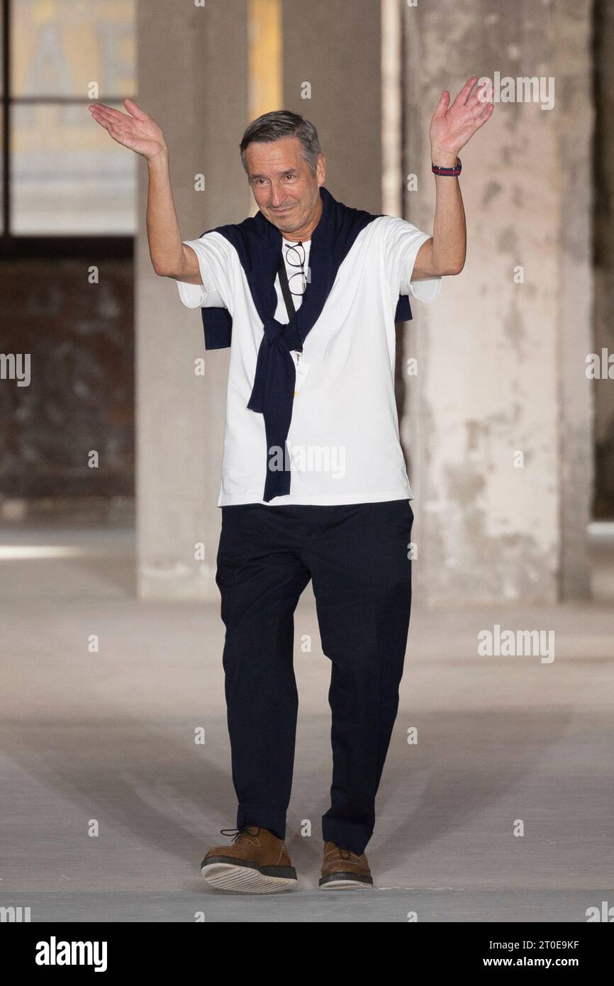 Designer Dries Van Noten acknowledges applause following the Dries Van ...