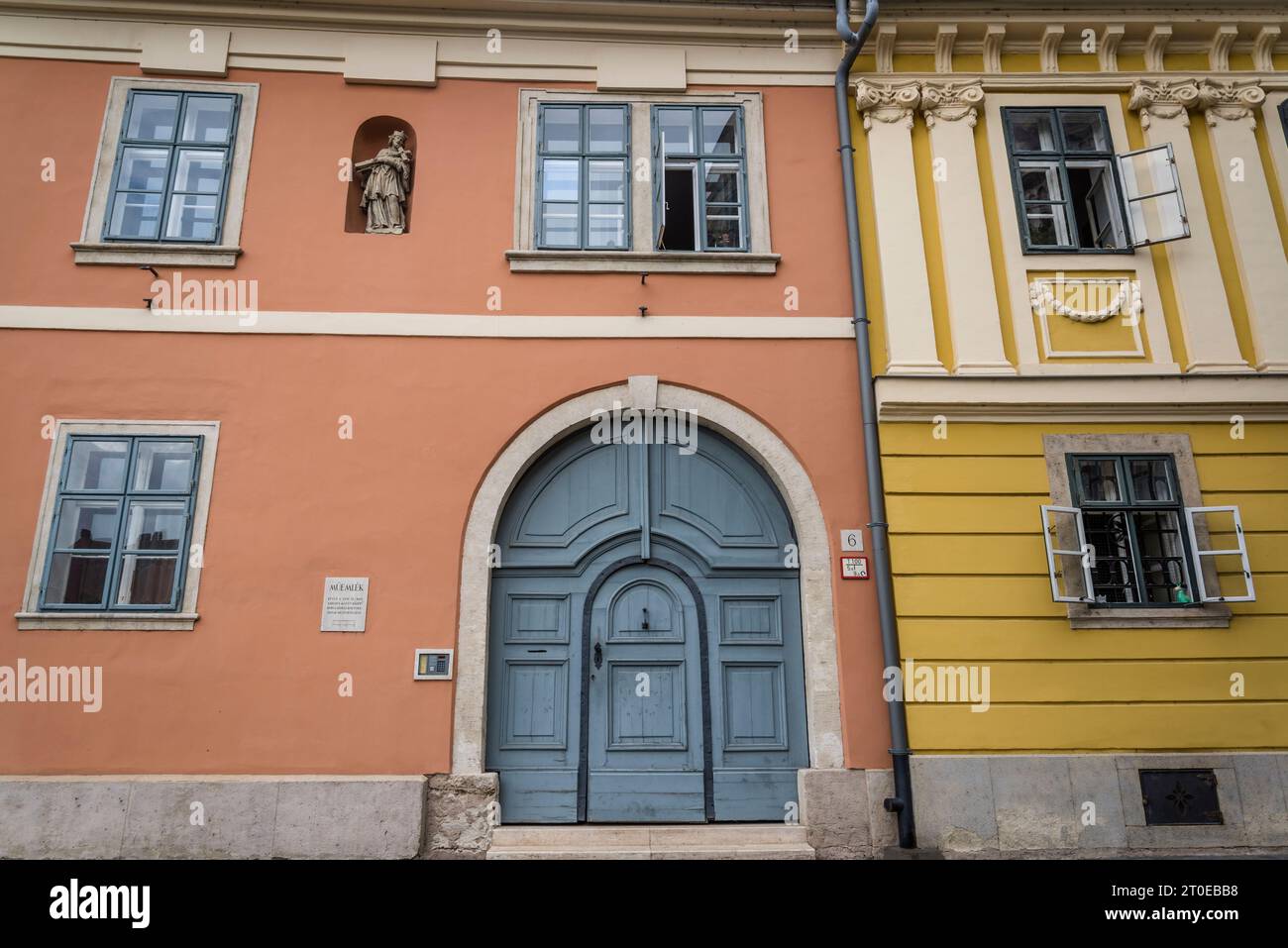 Vienna gate square budapest hi-res stock photography and images - Alamy