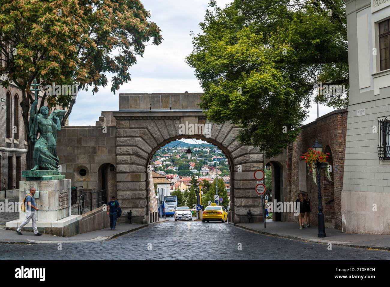 Vienna gate square budapest hi-res stock photography and images - Alamy