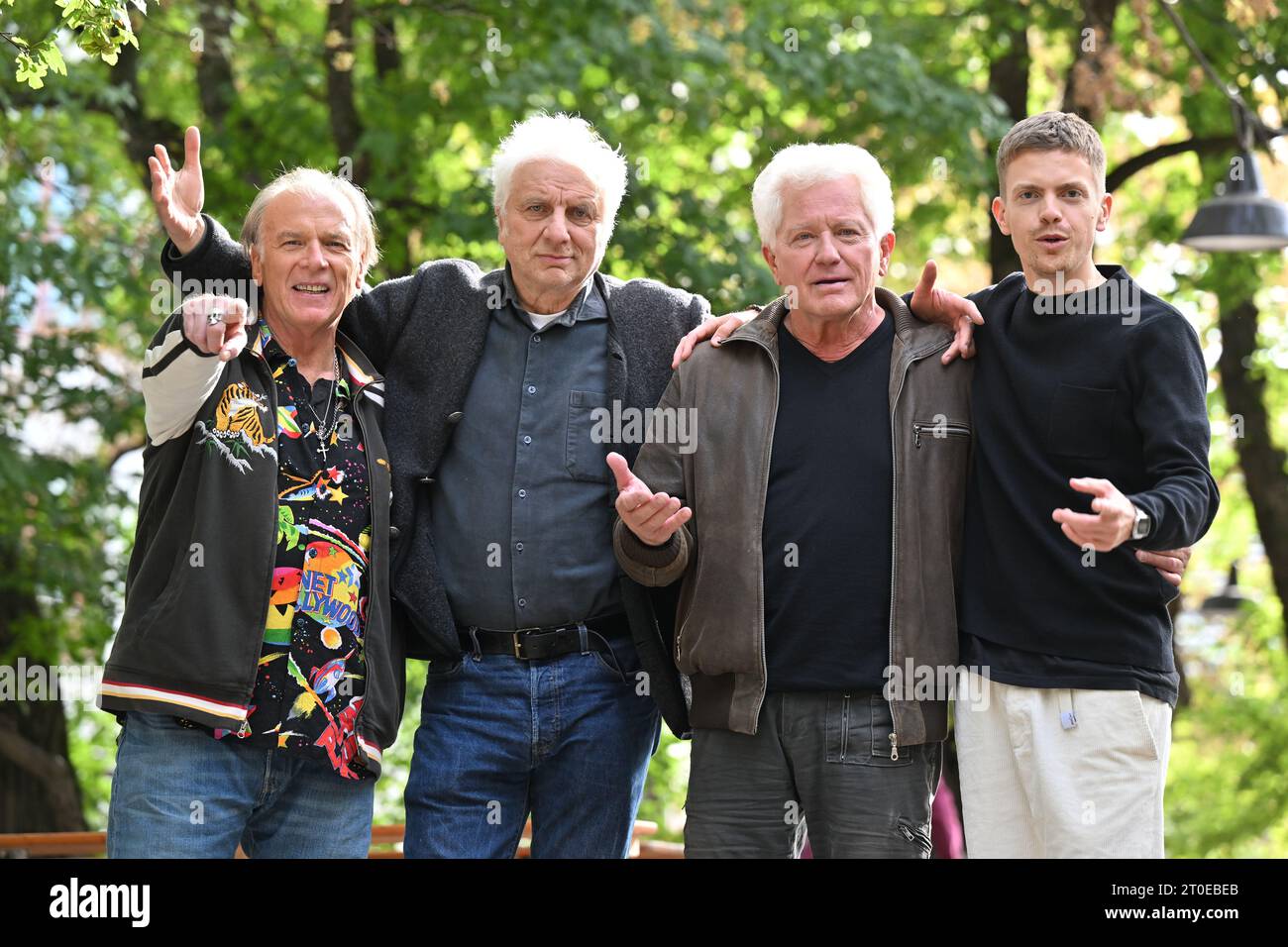 Munich, Germany. 06th Oct, 2023. Actors Wolfgang Fierek (l-r), Udo ...
