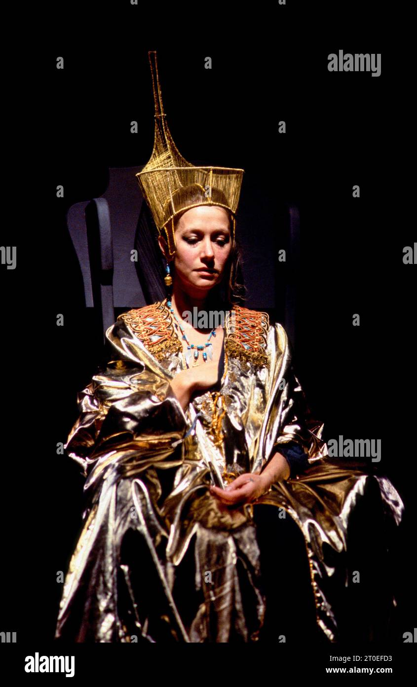 final scene, placing asp in her bosom: Helen Mirren (Cleopatra) in ...