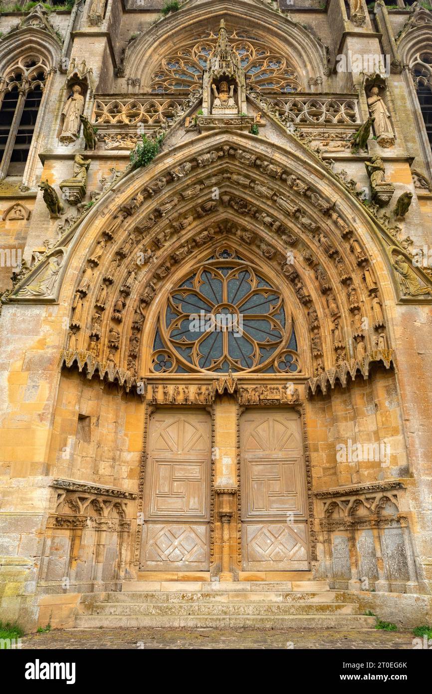 Basilica notre dame from the 13th 14th century hi-res stock photography ...