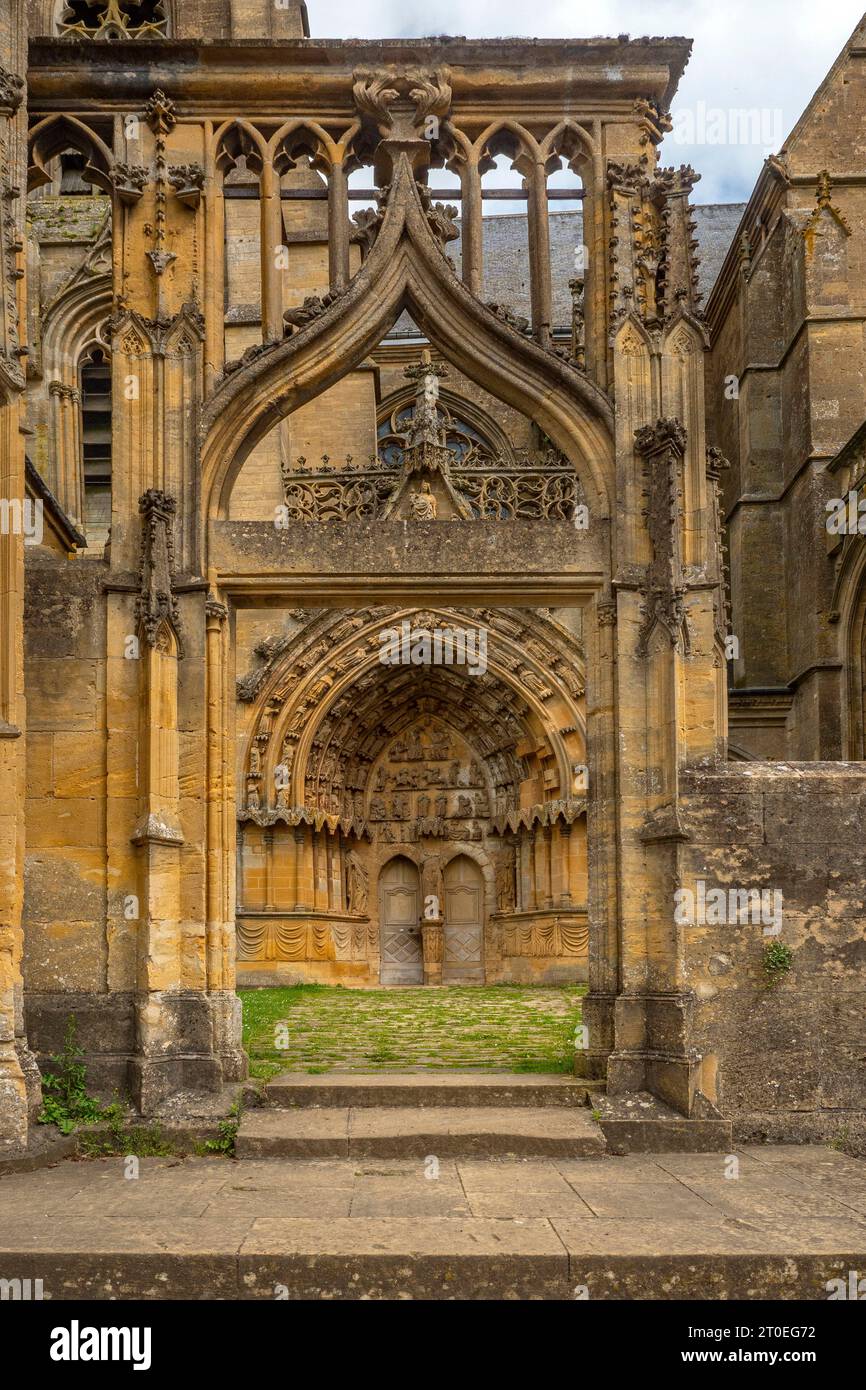 Basilica Notre-Dame from the 13th/14th century, since 1840 Monument ...