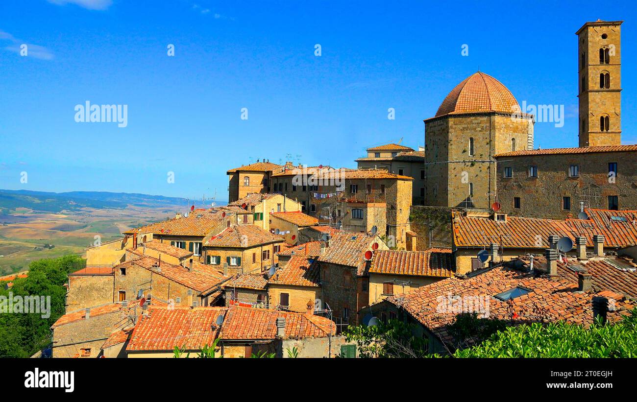 View of the city with the octagonal dome of the Battistero di San ...