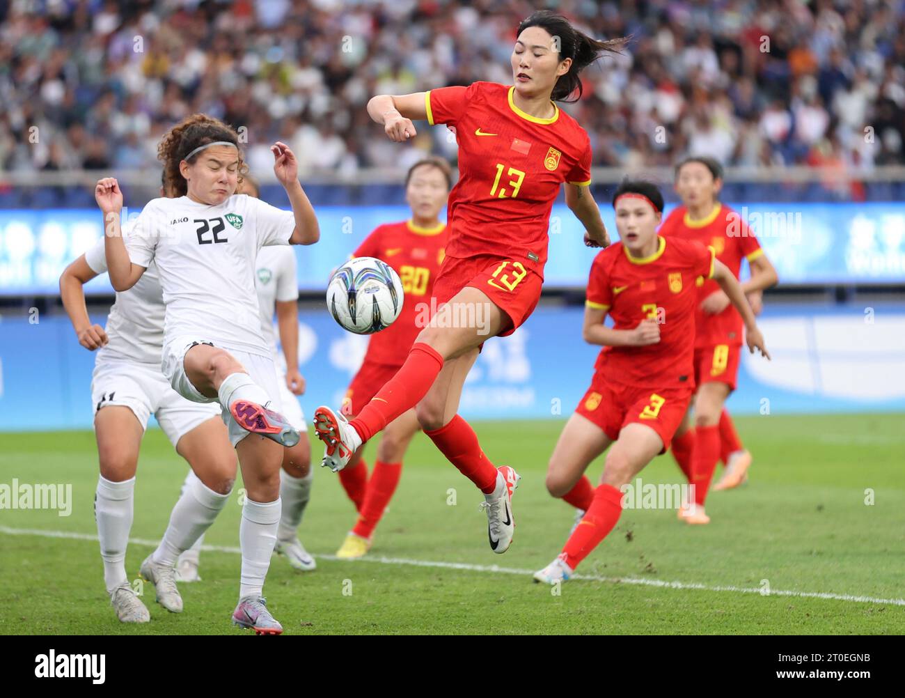 Hangzhou, China's Zhejiang Province. 6th Oct, 2023. Yang Lina (up) of ...