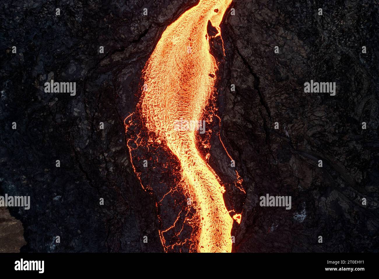 Iceland volcanic eruption flowing lava hi-res stock photography and ...