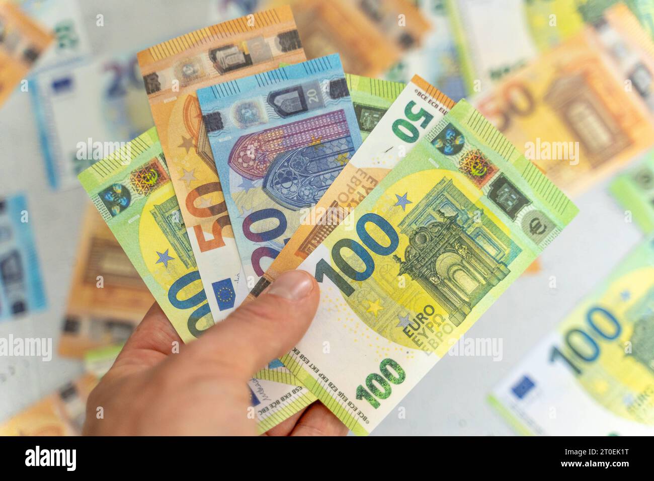 Augsburg, Bavaria, Germany. 5th Oct, 2023. Hand holding several euro ...