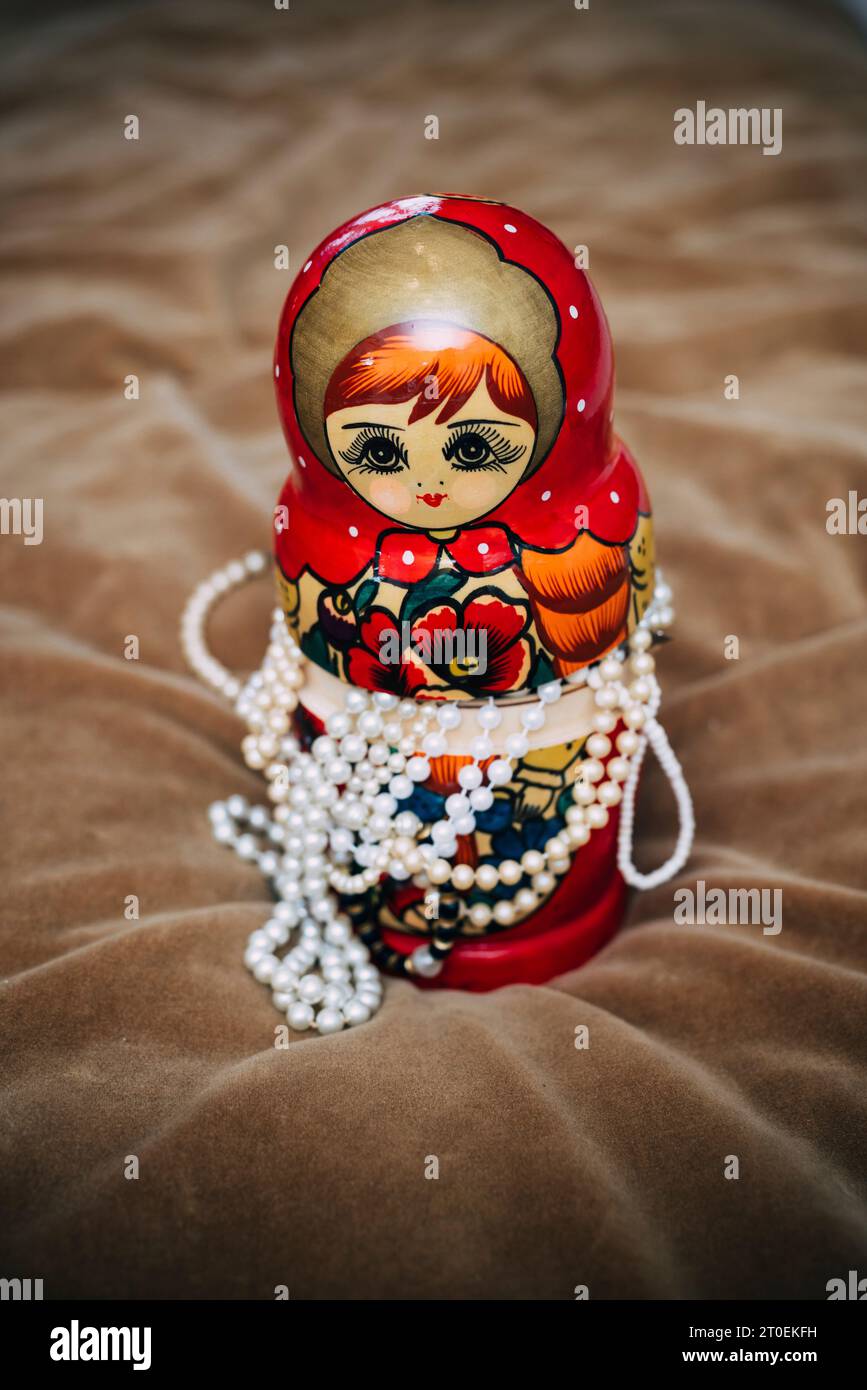 Pearl necklaces hi-res stock photography and images - Alamy